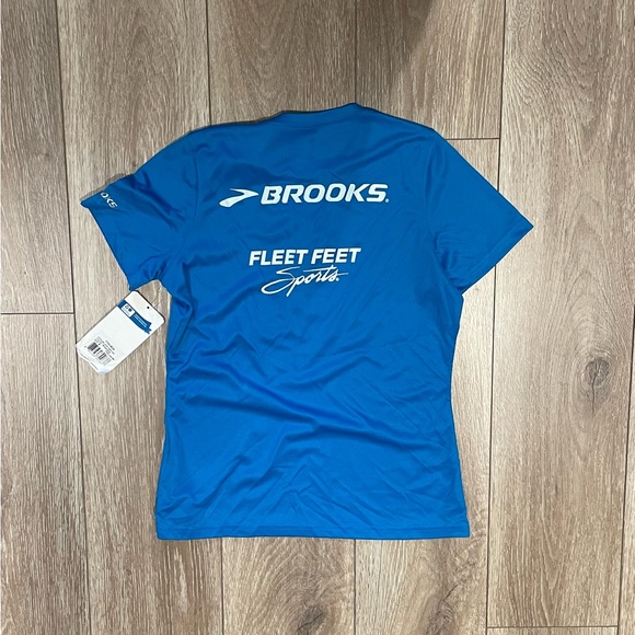 Brooks | Tops | Nwt Brooks Blue Shamrockn Training Group Womens Short ...